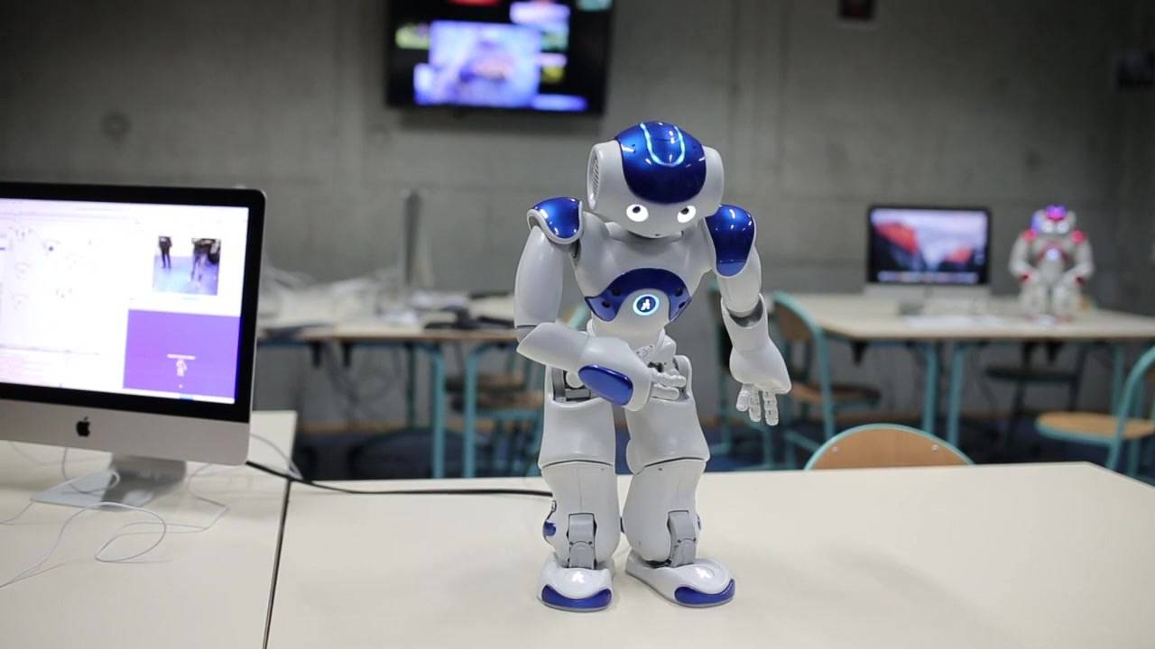 Un robot humanoïde débarque dans une école
