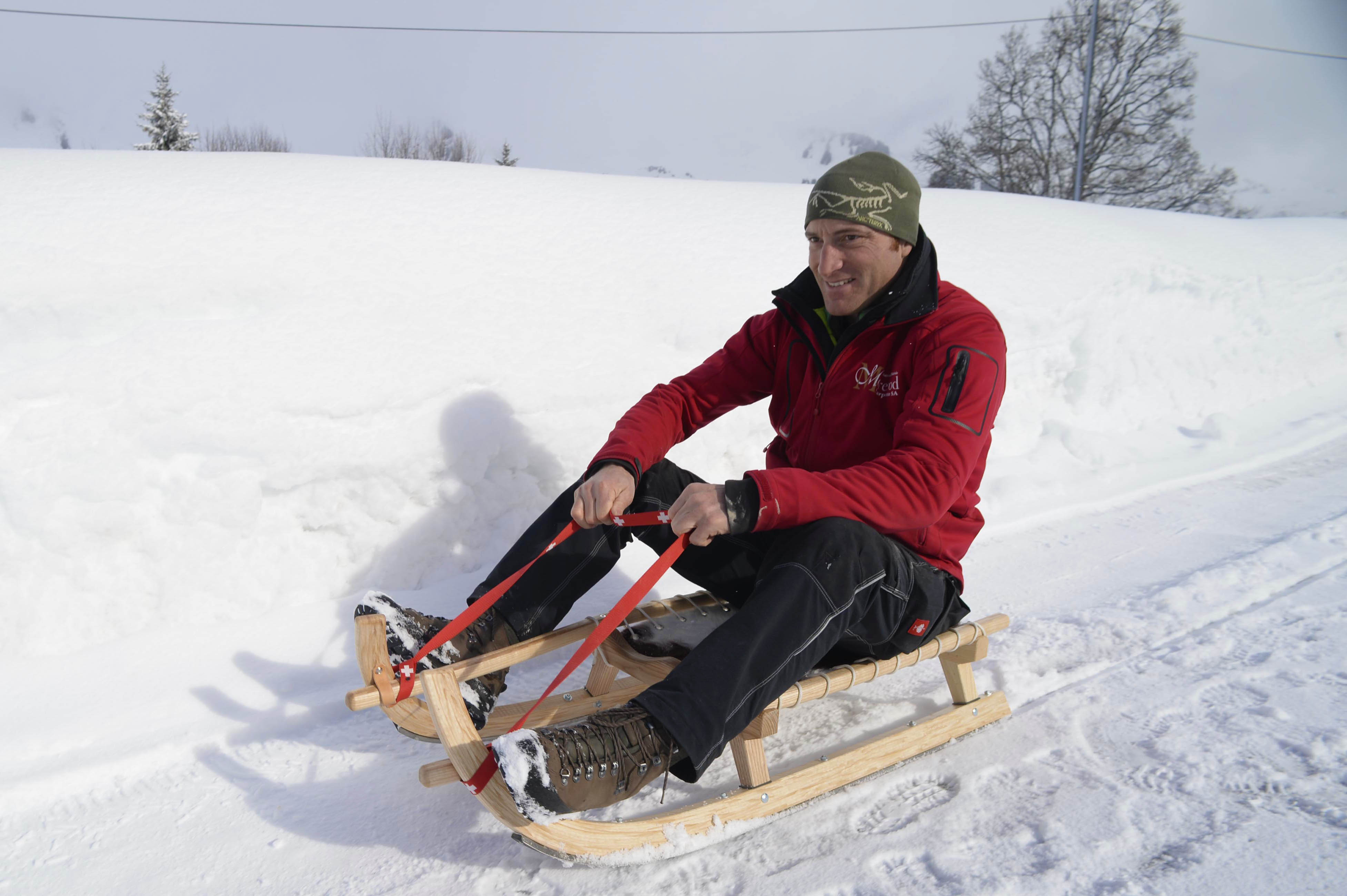 Ils bichonnent leurs luges comme ils bâtissent leurs chalets, en famille