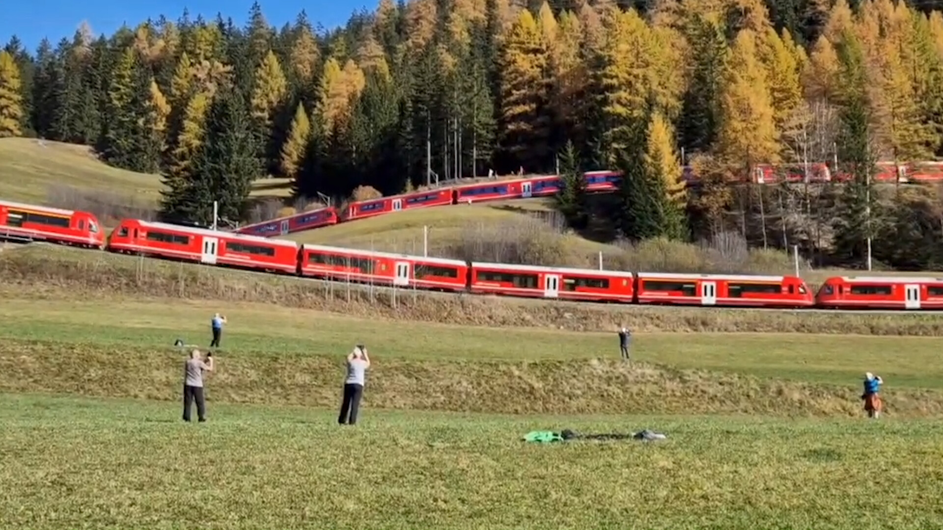 Längster Zug der Welt: Rhätische Bahn schafft Weltrekord – nicht alles ...