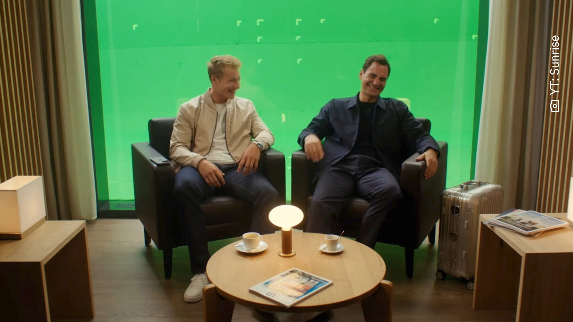 Roger Federer und Marco Odermatt: Lachanfall bei Sunrise-Dreh