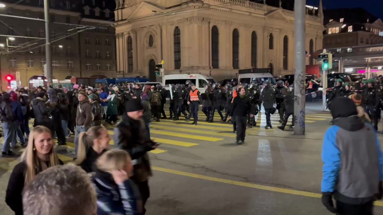 Anti WEF Demo Bern: Linksautonome protestieren in der Stadt